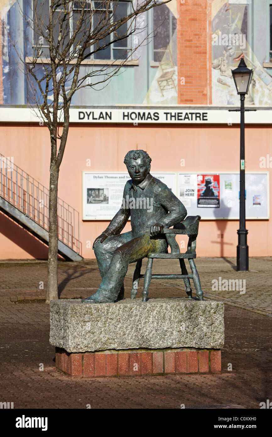 Statue of Dylan Thomas, outside the Dylan Thomas Theatre, Swansea ...