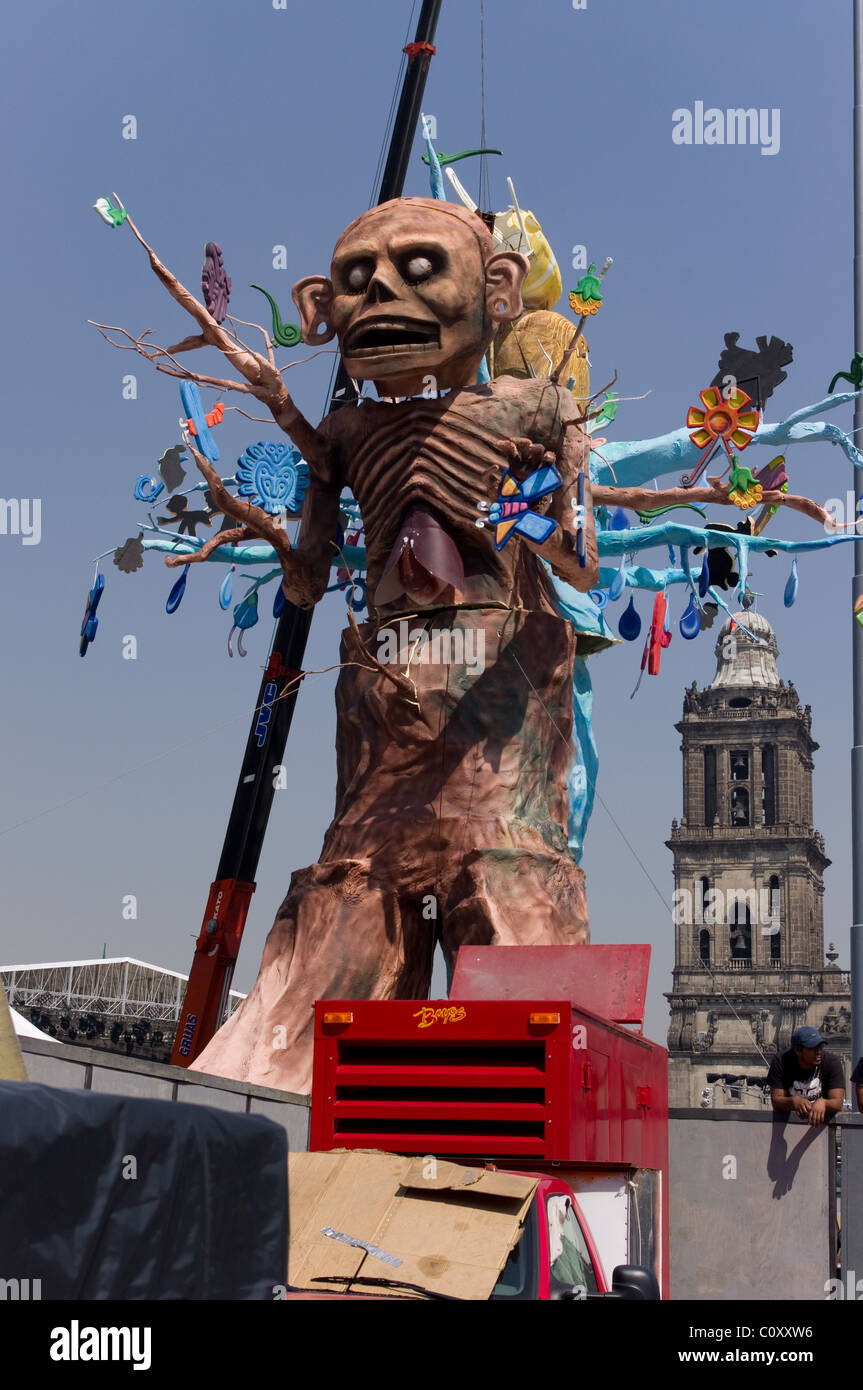 Giant sculpture depicting Aztec god Mictlantecutli in the Zocalo of ...