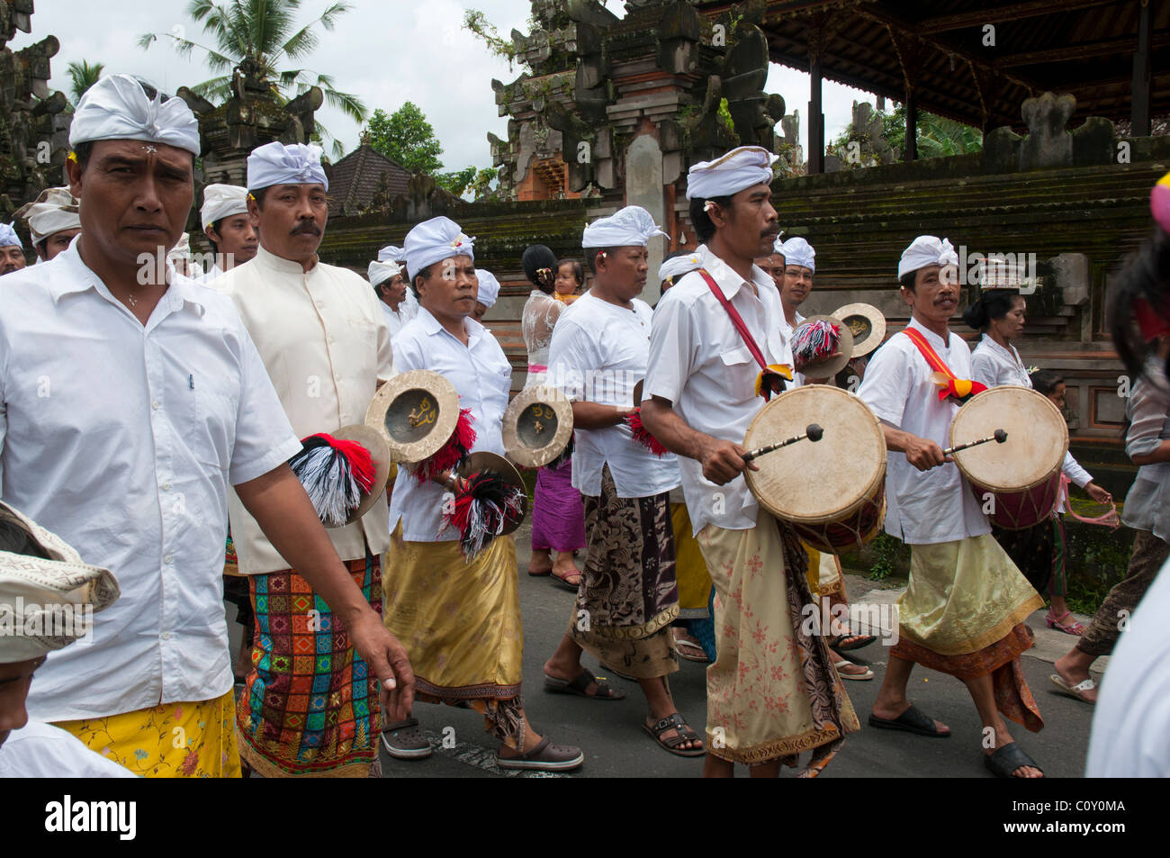 A traditional Hindu temple festival procession in central Bali ...