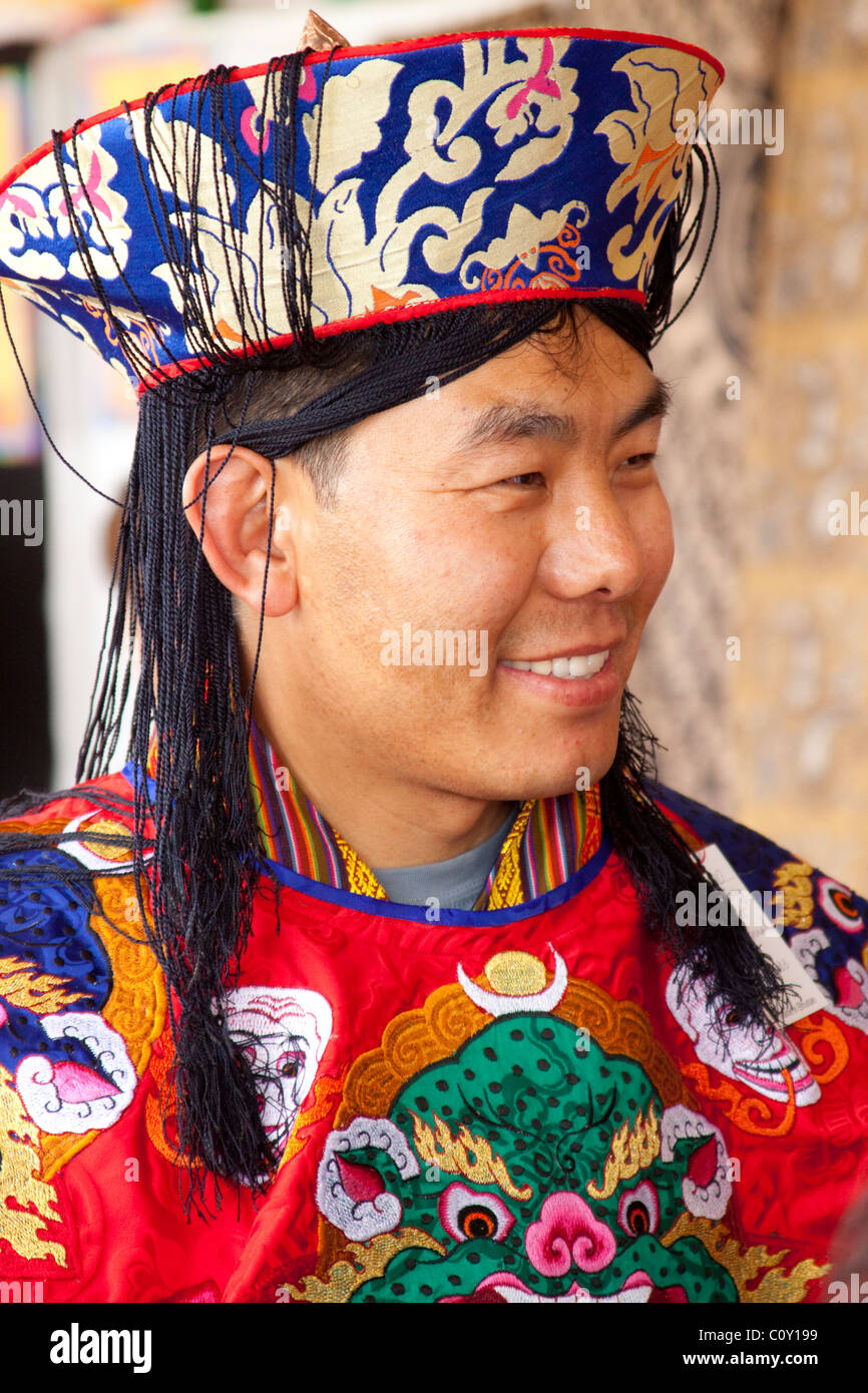 Traditional bhutan hi-res stock photography and images - Alamy