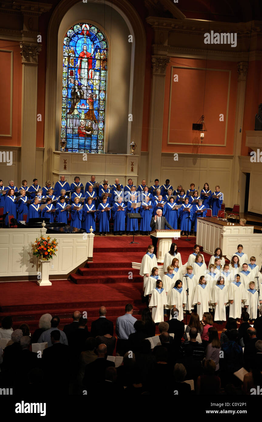 Choir robe hi-res stock photography and images - Alamy