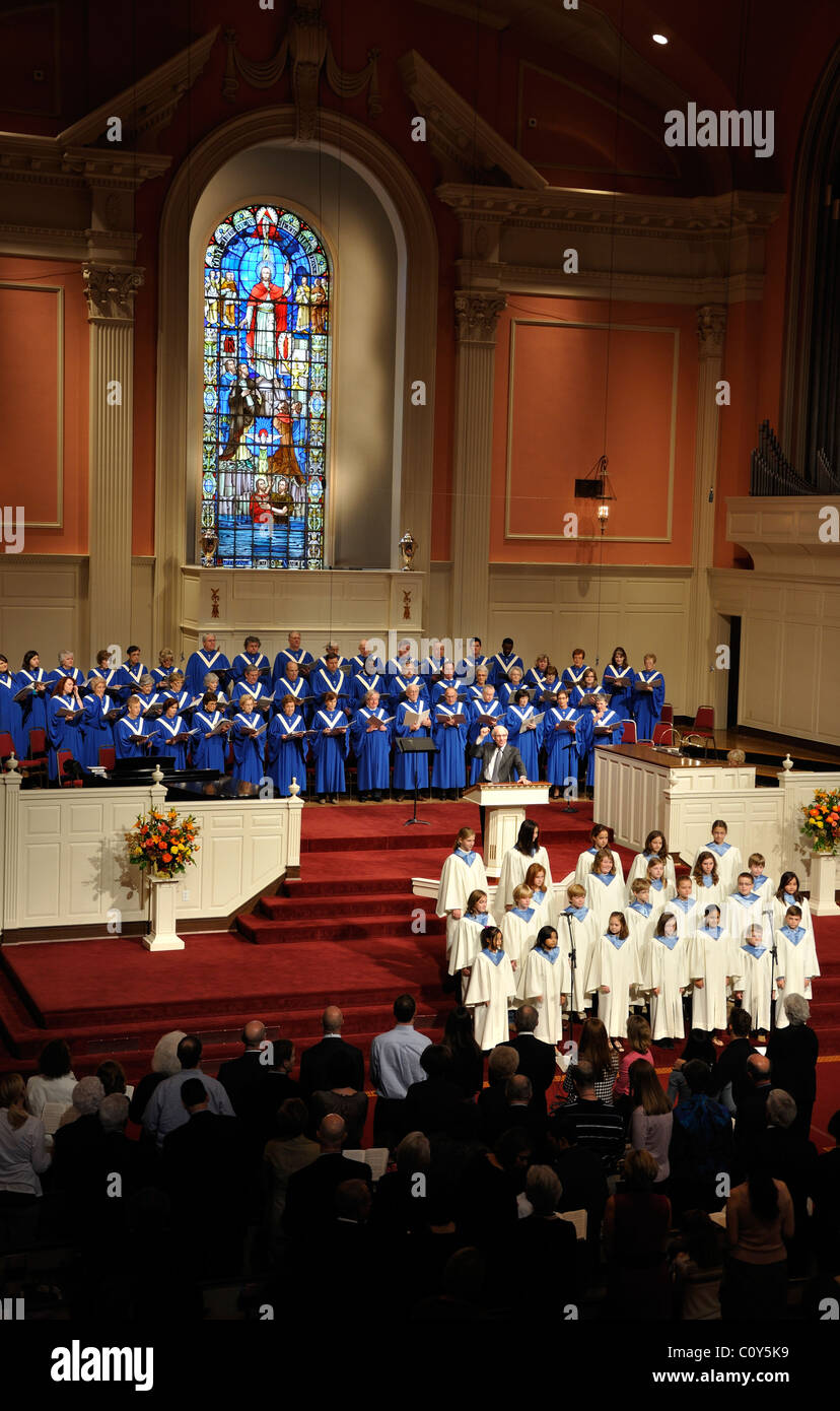 Choir robes hi-res stock photography and images - Alamy