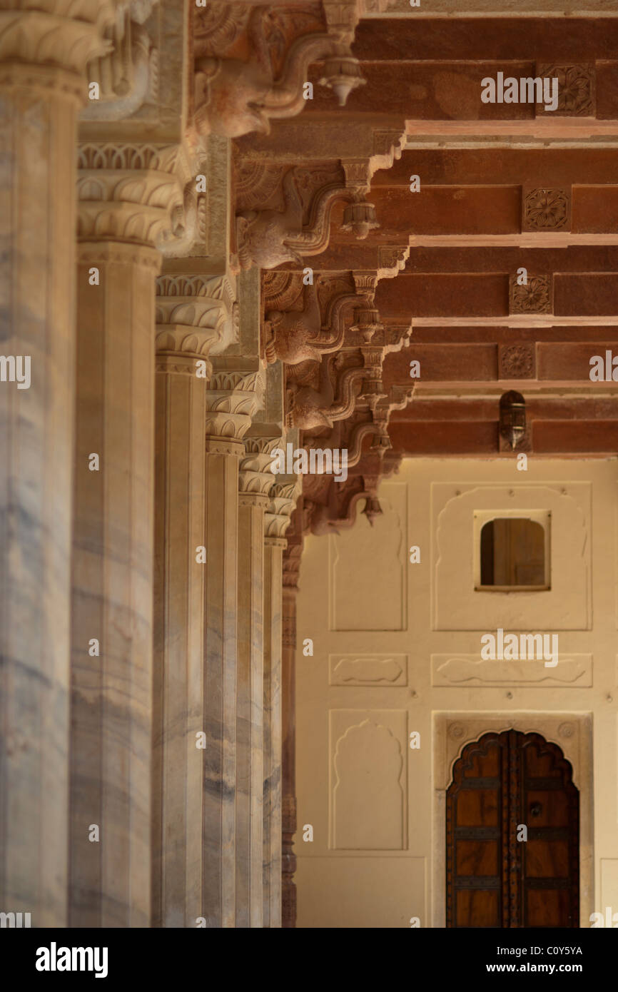 Elephant columns hi-res stock photography and images - Alamy