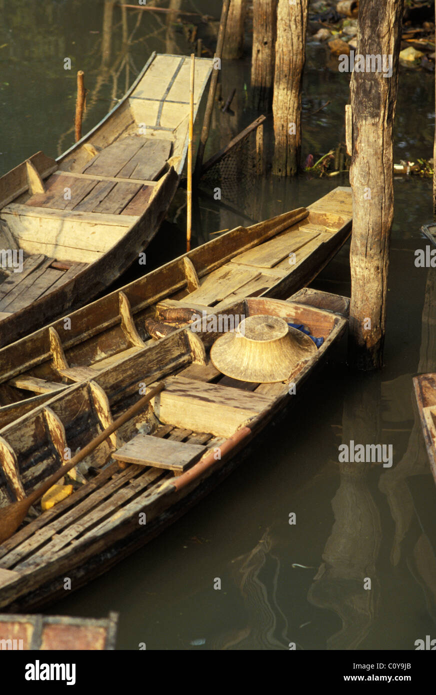 Sampan Boat High Resolution Stock Photography and Images - Alamy