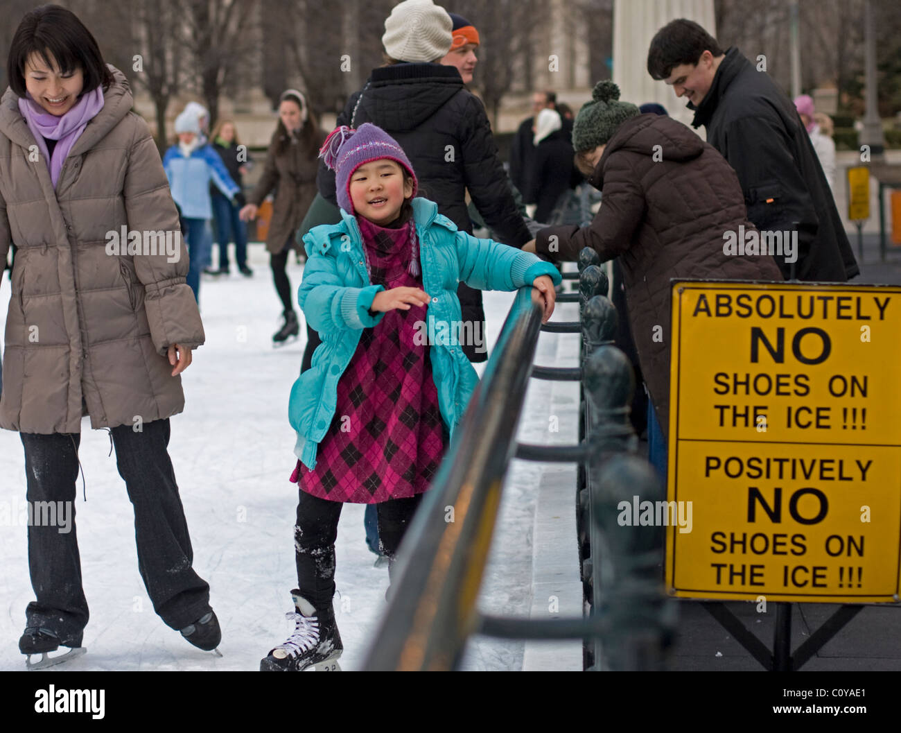 Chicago millennium park ice rink hi-res stock photography and images ...