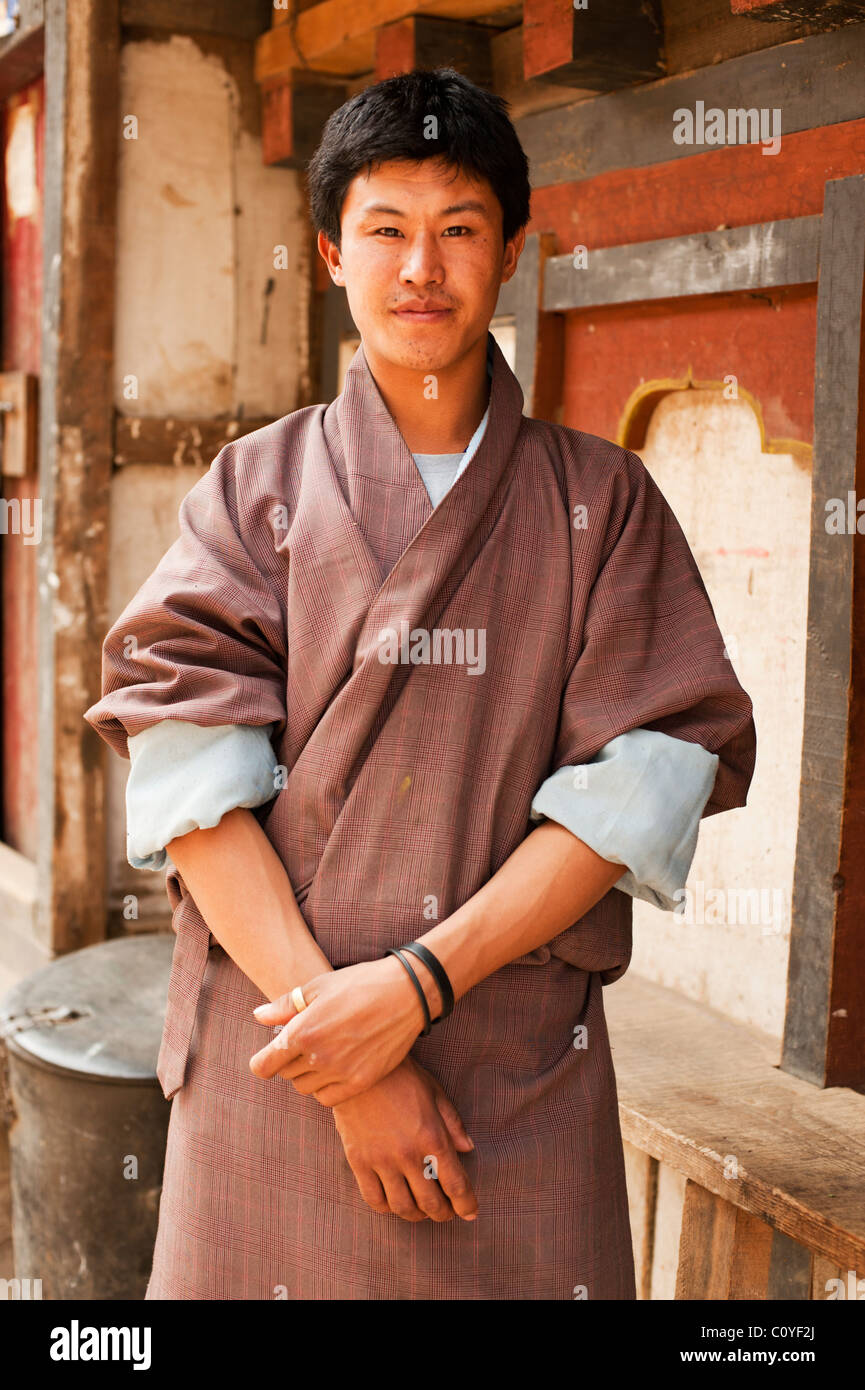 Bhutan man traditional dress hi-res stock photography and images - Alamy