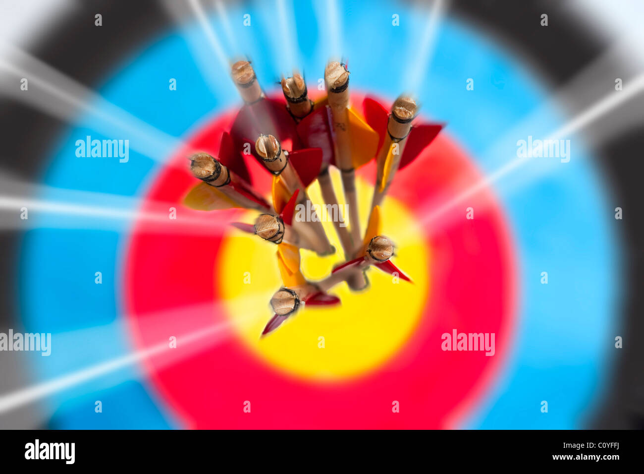 arrows in the center of a target Stock Photo - Alamy