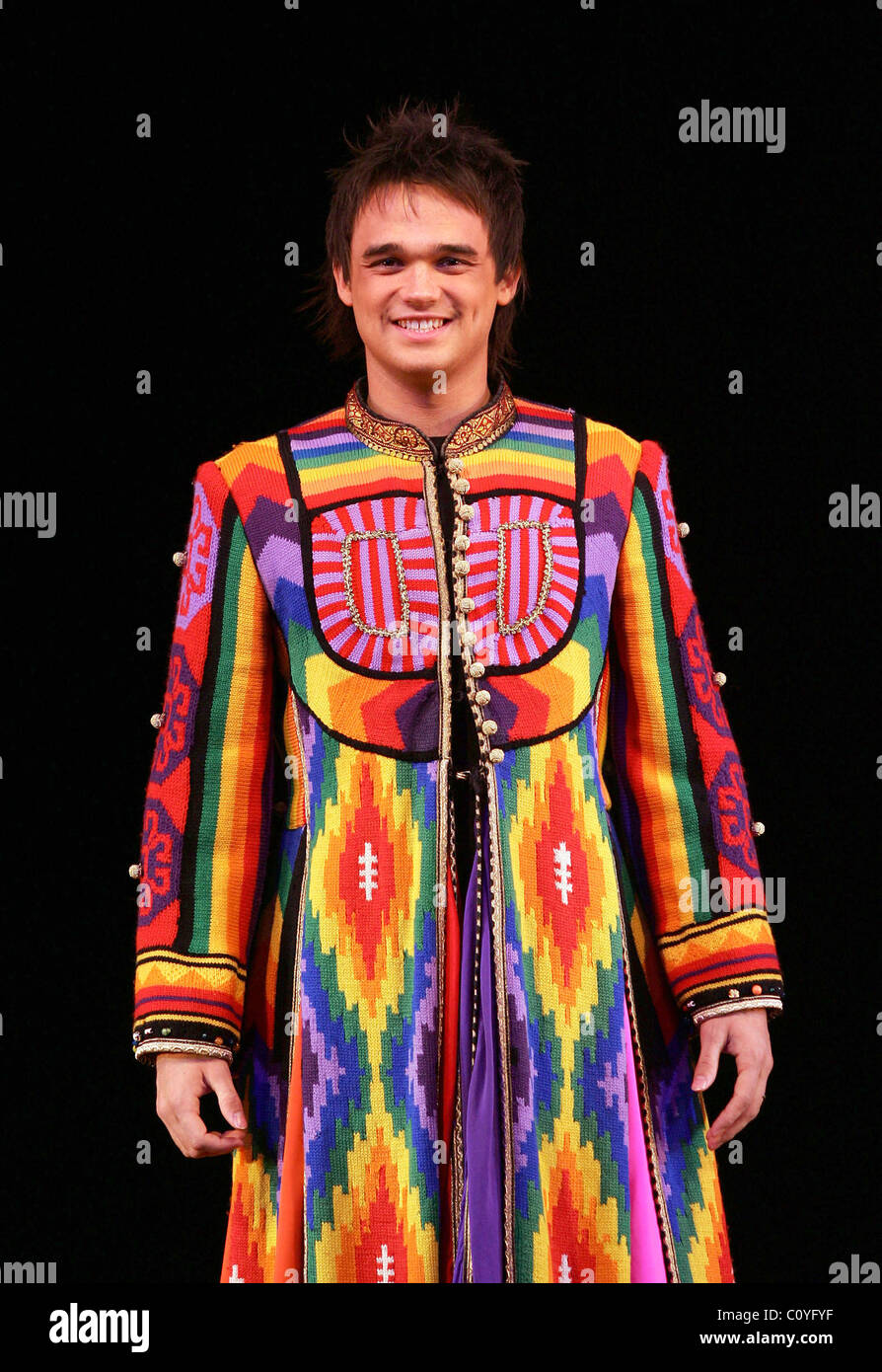 Gareth Gates is announced as the new lead in 'Joseph' at the Adelphi ...