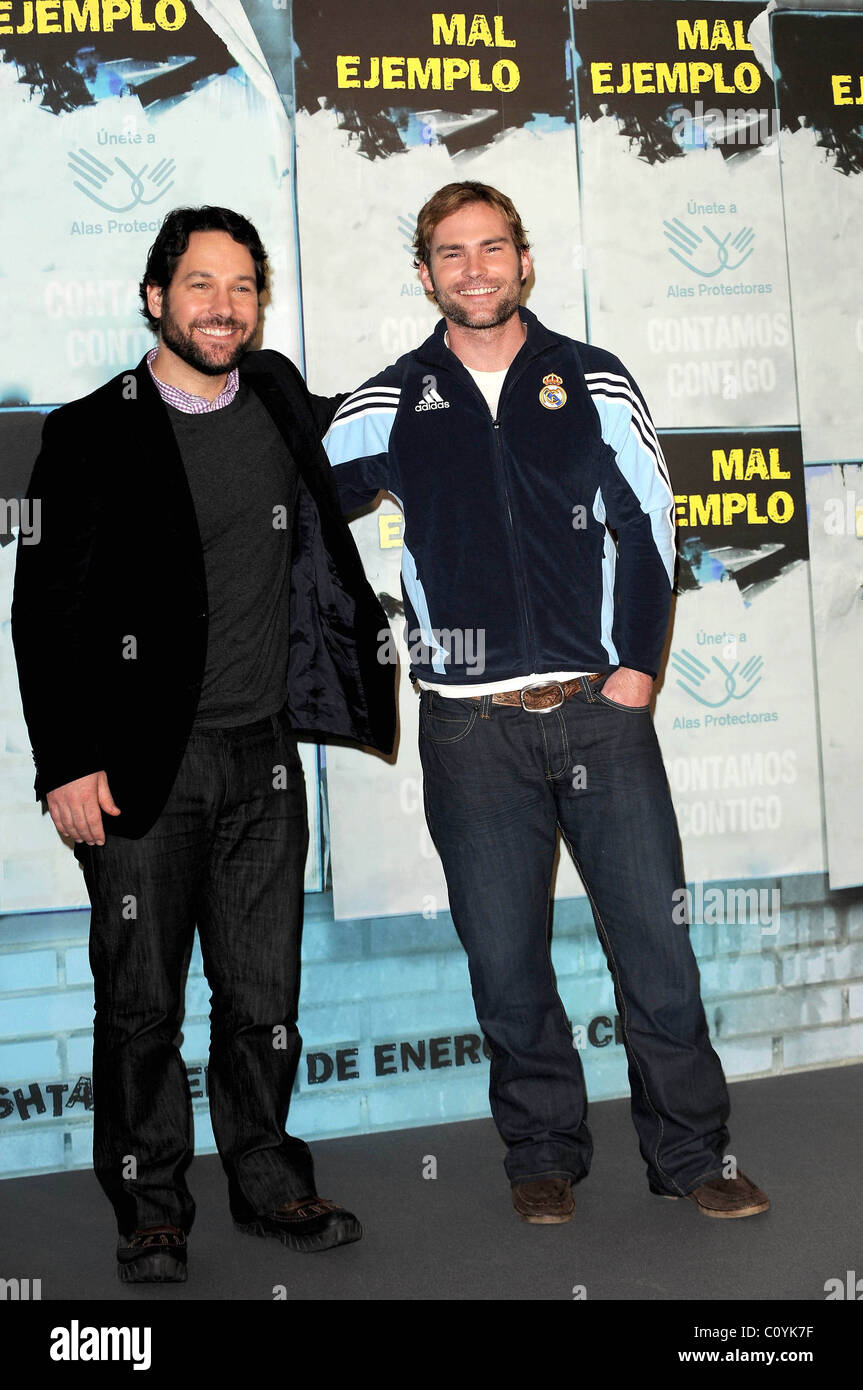 Paul Rudd and Sean William Scott at a photocall for the movie 'Role ...