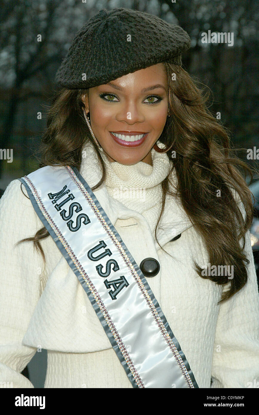 Crystle Stewart at the Macy's Thanksgiving Parade New York City, USA ...