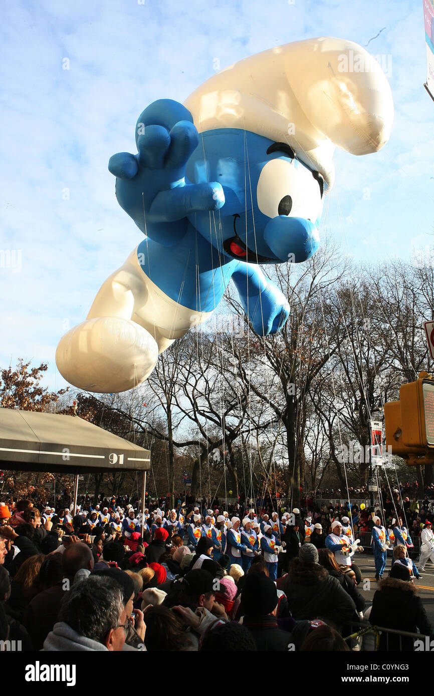 Macy's thanksgiving parade smurf hi-res stock photography and images ...