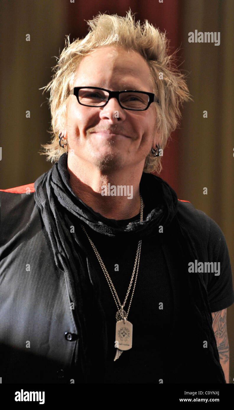 Matt sorum guns n roses hi-res stock photography and images - Alamy