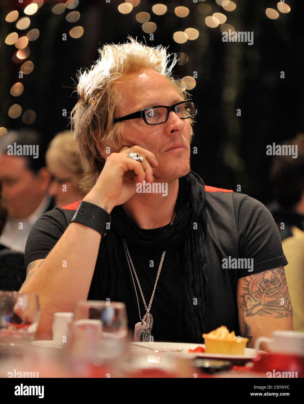 Matt sorum guns hi-res stock photography and images - Alamy