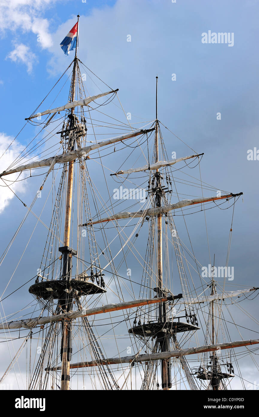 Sky rigging mast ropes sailing hi-res stock photography and images - Alamy