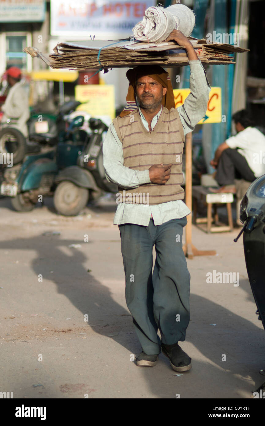 Indian man load on head hi-res stock photography and images - Alamy
