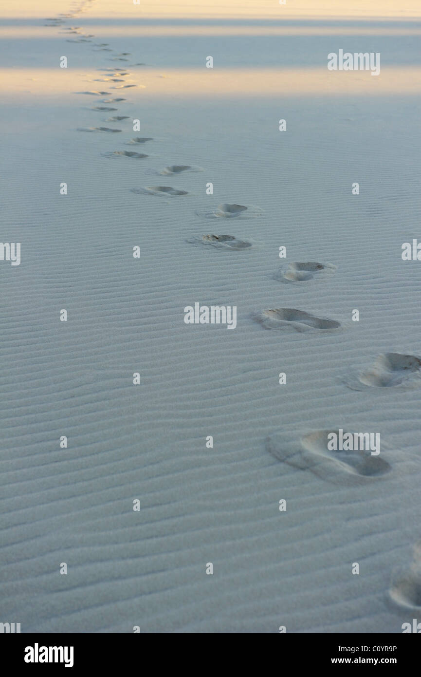 Getting beach sand off feet hi-res stock photography and images - Alamy