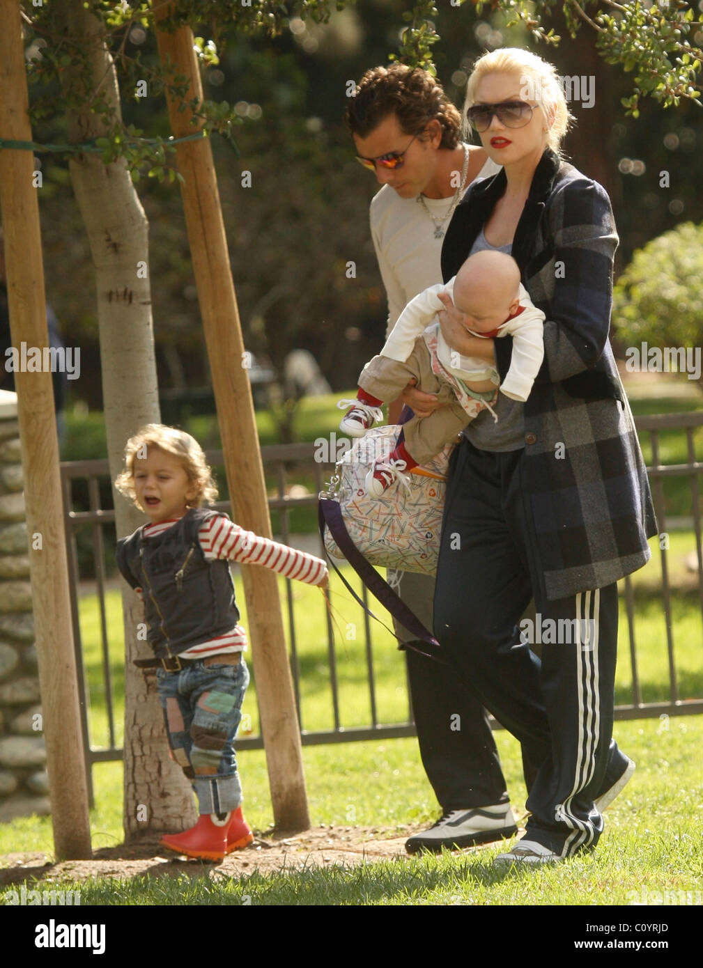 Gavin Rossdale and Gwen Stefani take baby Zuma and Kingston to the park ...