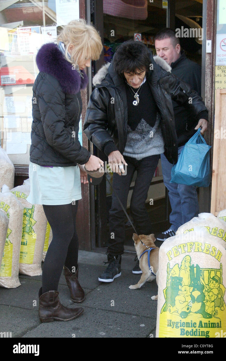 Ekaterina Ivanova and Ronnie Wood take their dog with with them to ...
