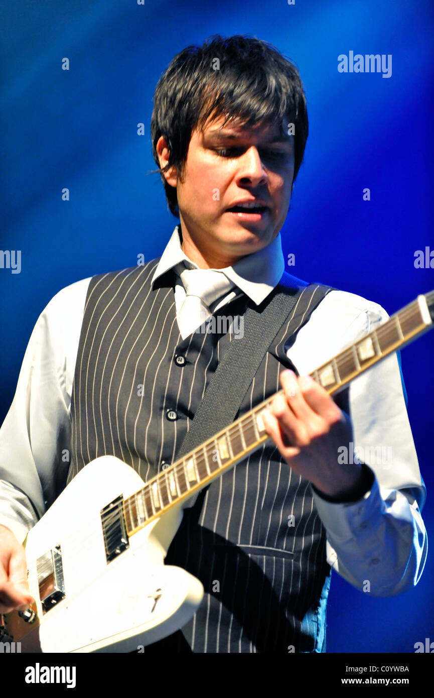 Derek Miller performs at the Unity Festival Harmonic Fusion with Derek ...