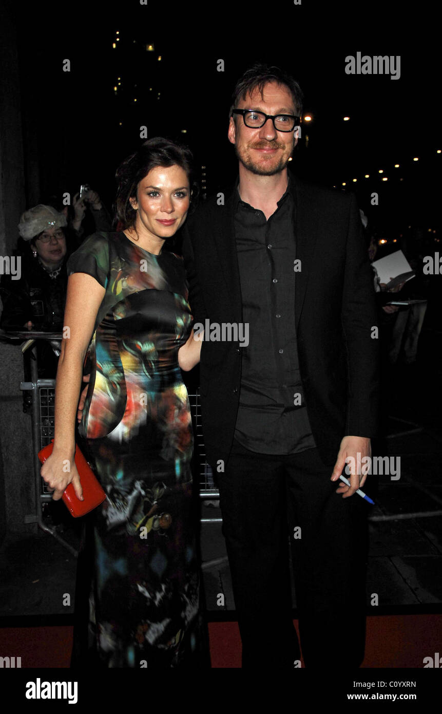 Anna friel husband david thewlis hi-res stock photography and images ...