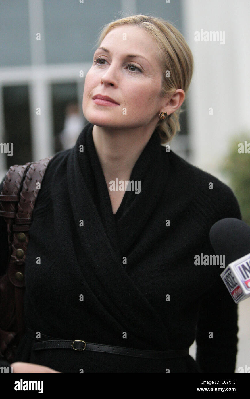 Gossip Girl' star Kelly Rutherford, who is four months pregnant, leaves ...