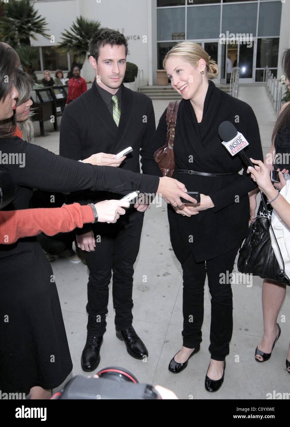 Gossip Girl' star Kelly Rutherford, who is four months pregnant, leaves ...