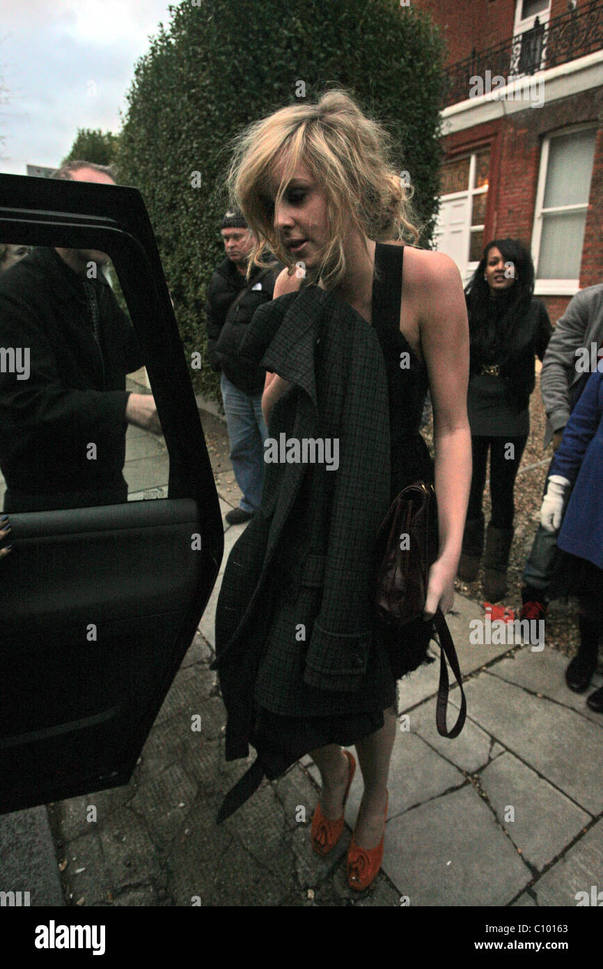 Diane Vickers Seen leaving the X Factor House, on their way to a secret ...