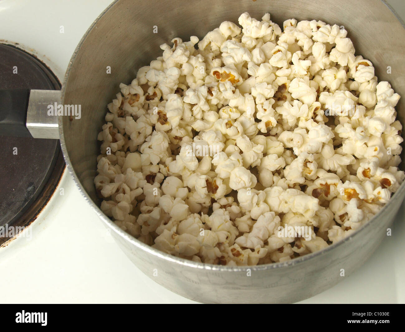 Popcorn cooking hi-res stock photography and images - Alamy