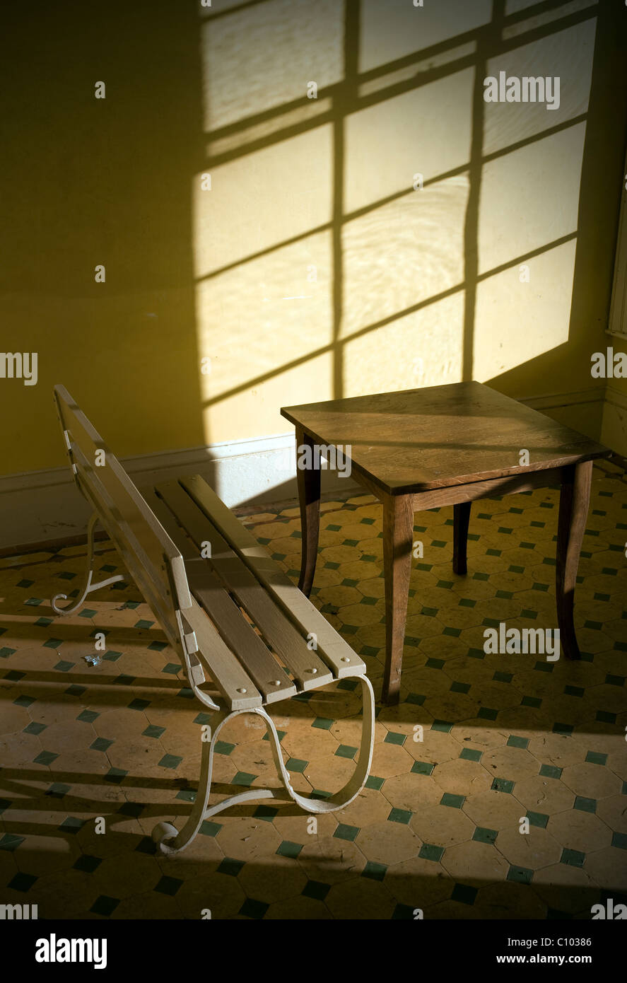 sunshine through sash window Stock Photo - Alamy