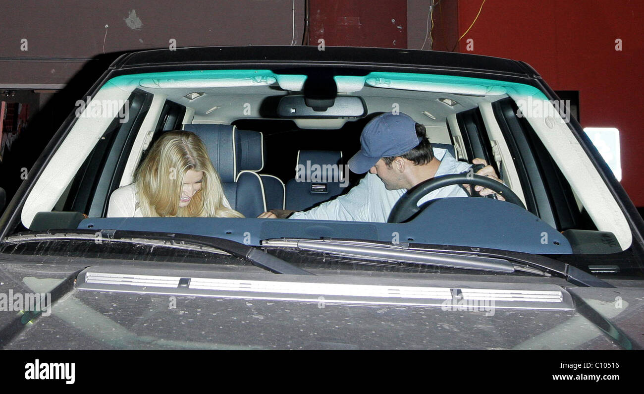 Jessica Simpson and boyfriend Tony Romo attend a family meal at La ...