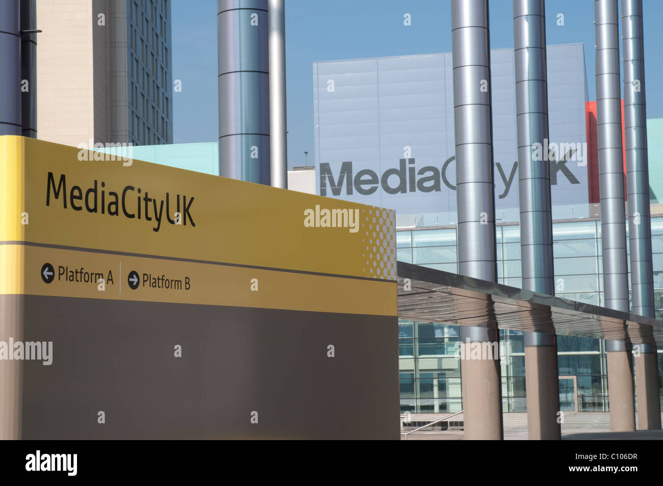 Metrolink tram stop sign manchester hi-res stock photography and images ...