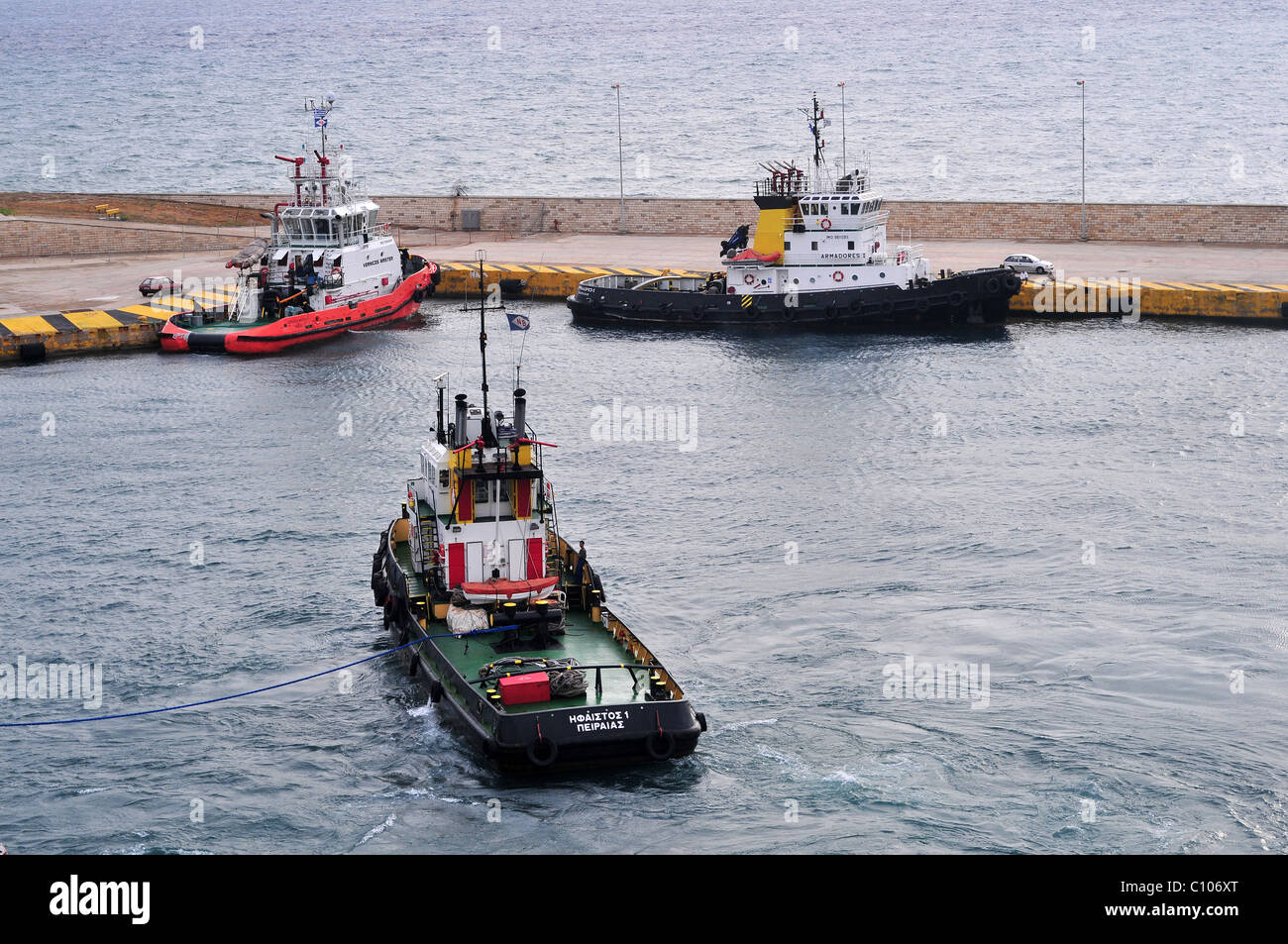 Three tugboats hi-res stock photography and images - Alamy