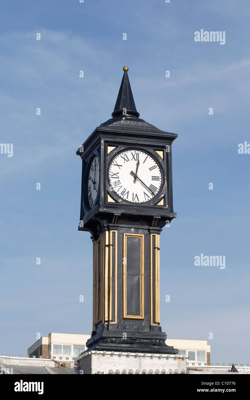 Pier clock hi-res stock photography and images - Alamy