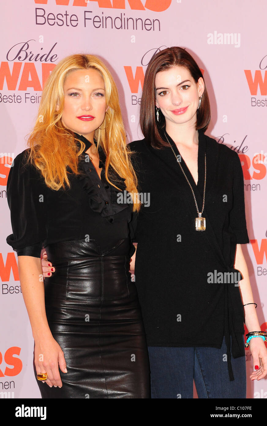 Kate Hudson, Anne Hathaway Photocall for the movie "Bride Wars - Beste ...
