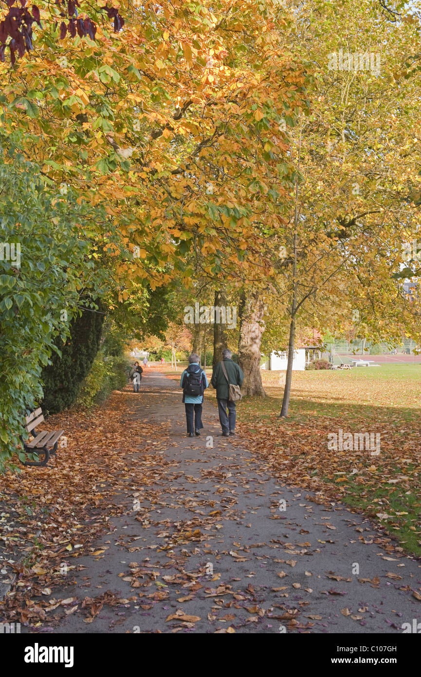 Couple walking together along path pathway hi-res stock photography and ...