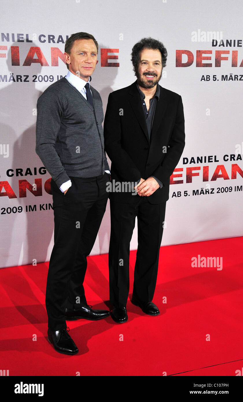 Daniel Craig and Edward Zwick attend a photocall for the movie ...