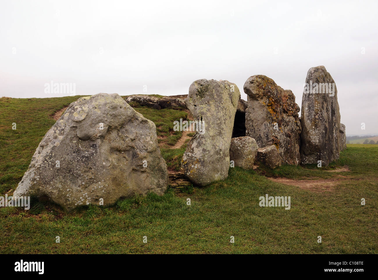 West Kennet Long Barrow, Wiltshire, England Stock Photo - Alamy