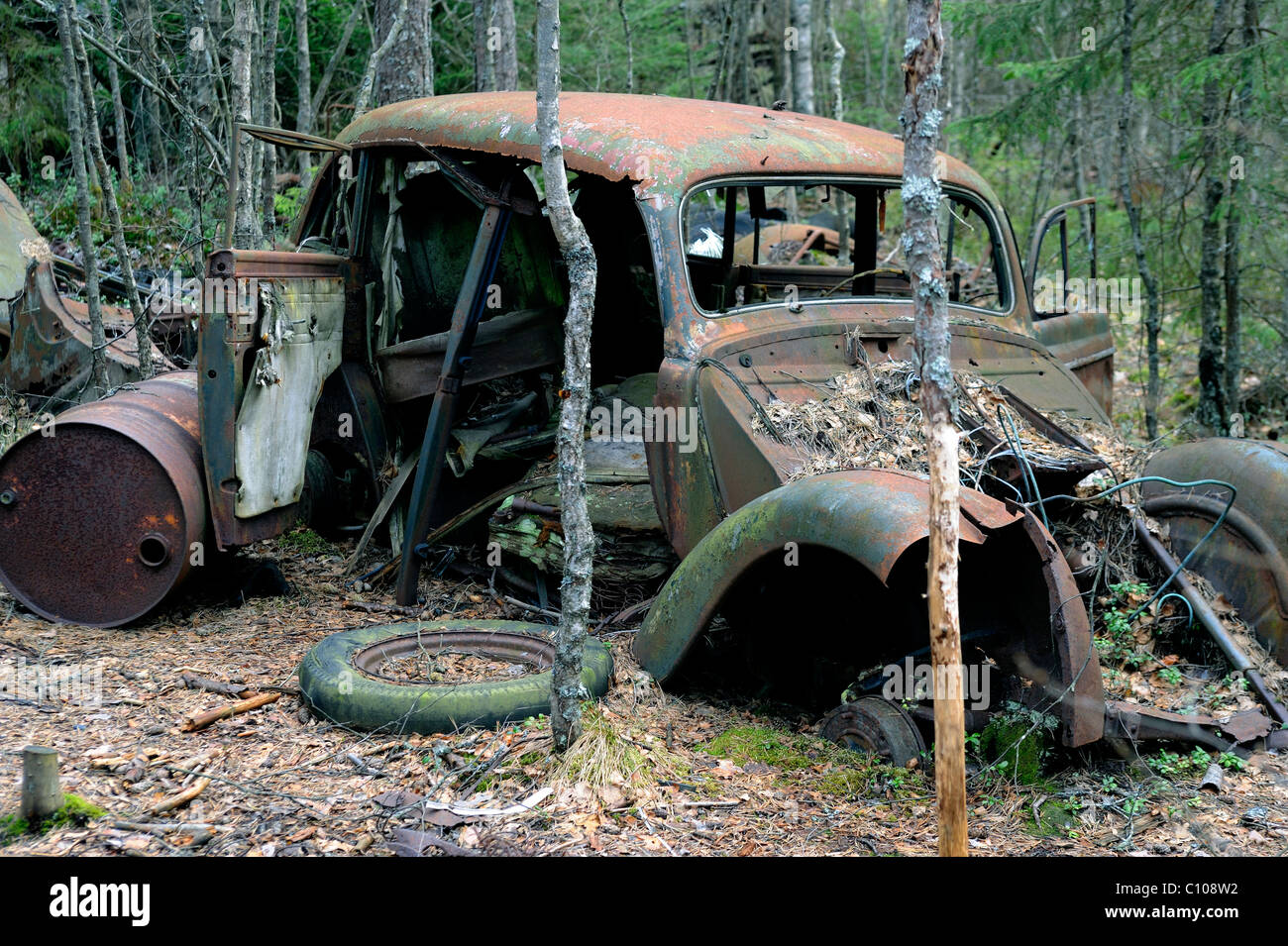 Dilapidated cars hi-res stock photography and images - Alamy