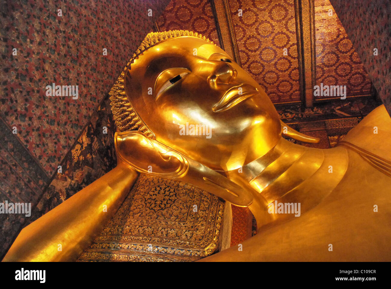 The golden statue and the colors of the Temple Stock Photo - Alamy