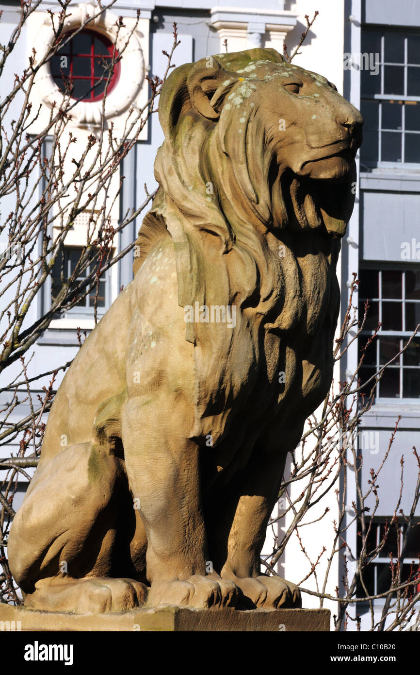 Stone Lion Sculpture Bradford guarding the Victoria Bronze by Alfred ...