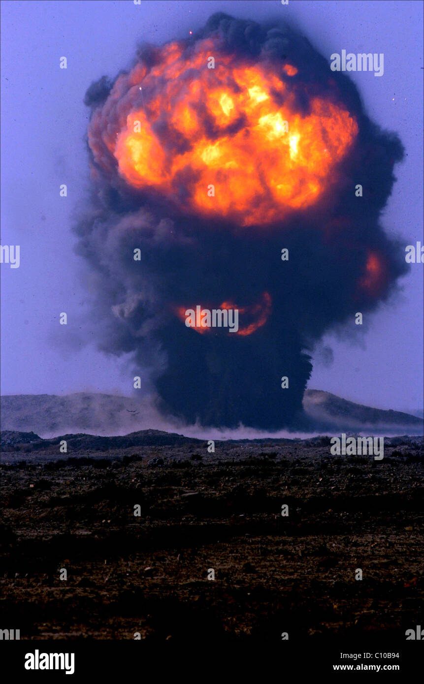 Bomb explosion hi-res stock photography and images - Alamy