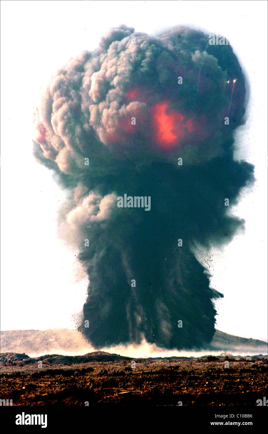 A large explosion of 3 tones of old Iraq artillery rounds Stock Photo ...