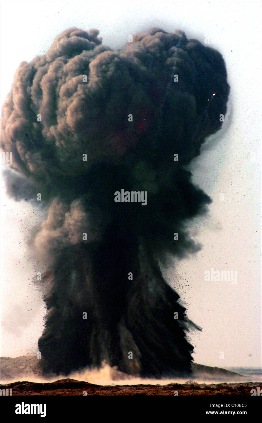 Artillery rounds hi-res stock photography and images - Alamy