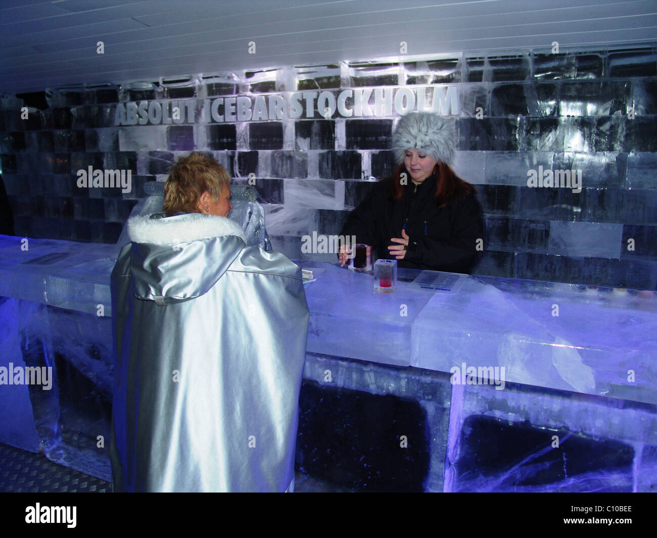 Ice bar barmaid Stock Photo - Alamy