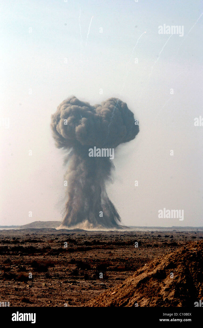 A large explosion of 3 tones of old Iraq artillery rounds Stock Photo ...
