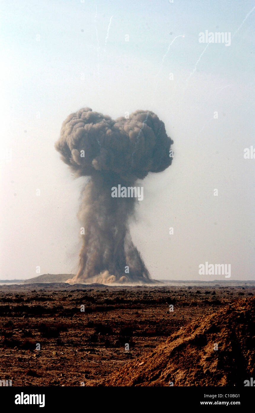 War fire explosion hi-res stock photography and images - Alamy
