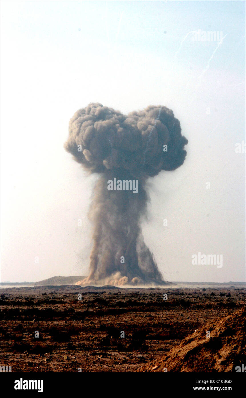 Artillery explosion hi-res stock photography and images - Alamy