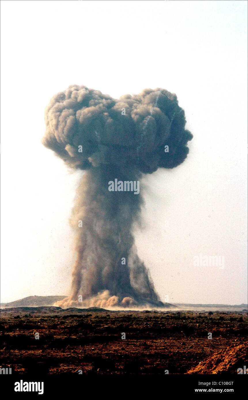 War fire explosion hi-res stock photography and images - Alamy