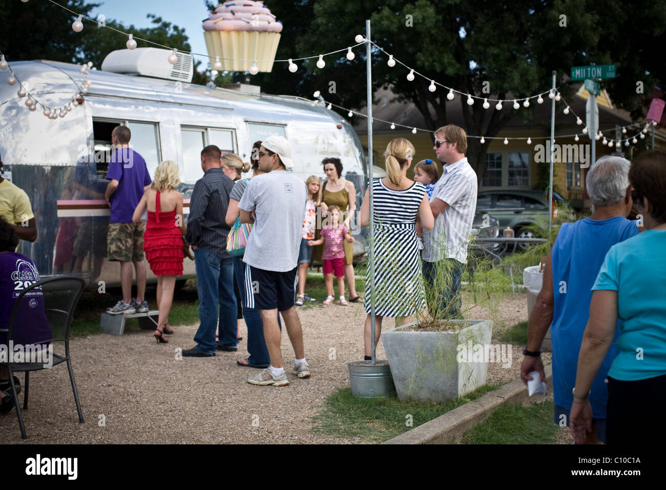 Airstream Cupcake Trailer in Austin Texas Stock Photo - Alamy