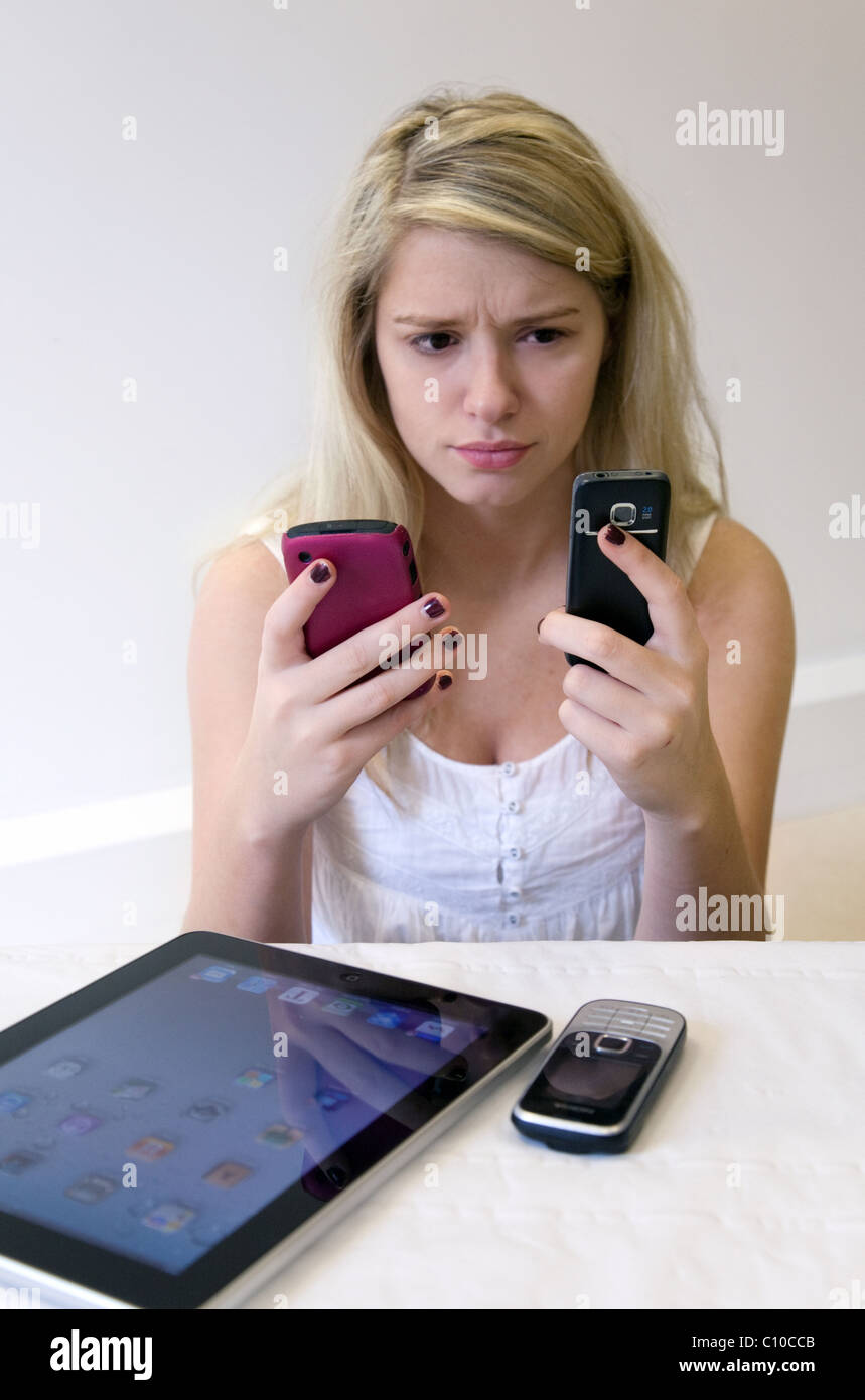 Teenager years ipad phone hi-res stock photography and images - Alamy